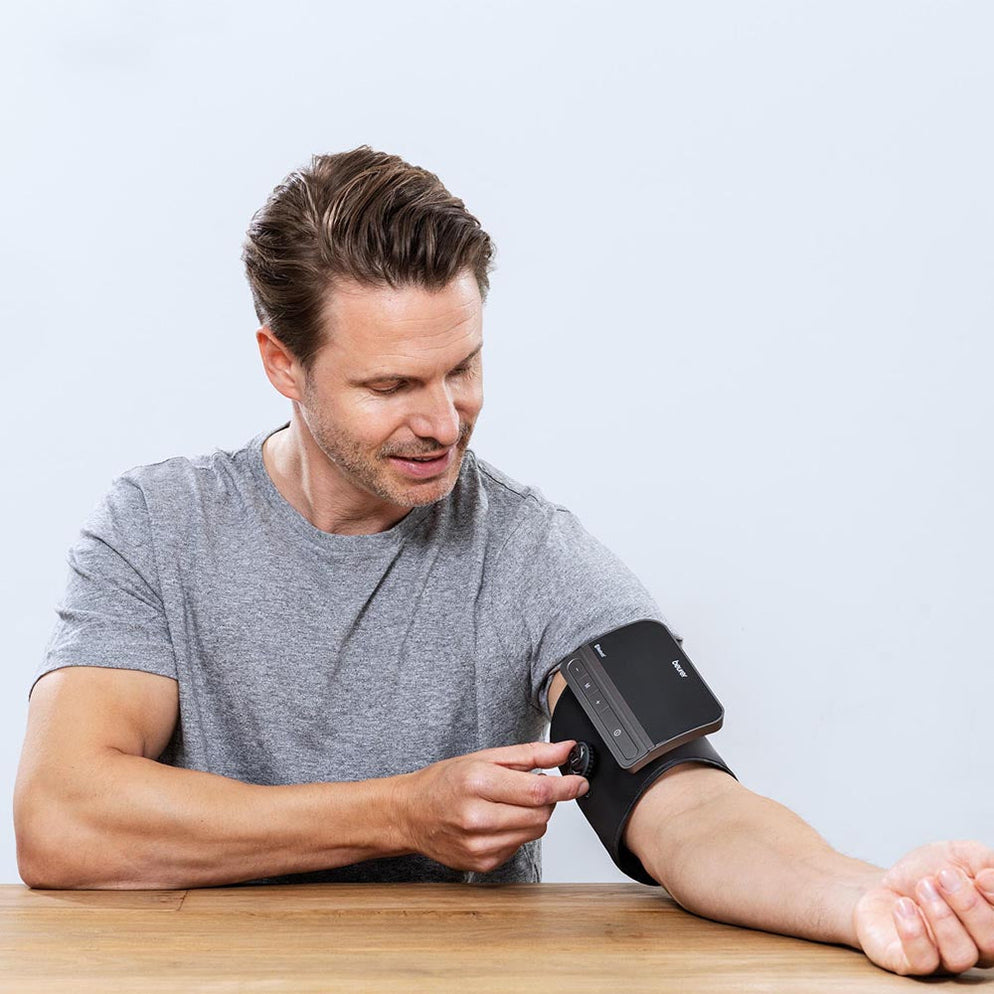 Beurer BM 81 Blood Pressure Monitor - EasyLock Integrated Cuff/Monitor ...